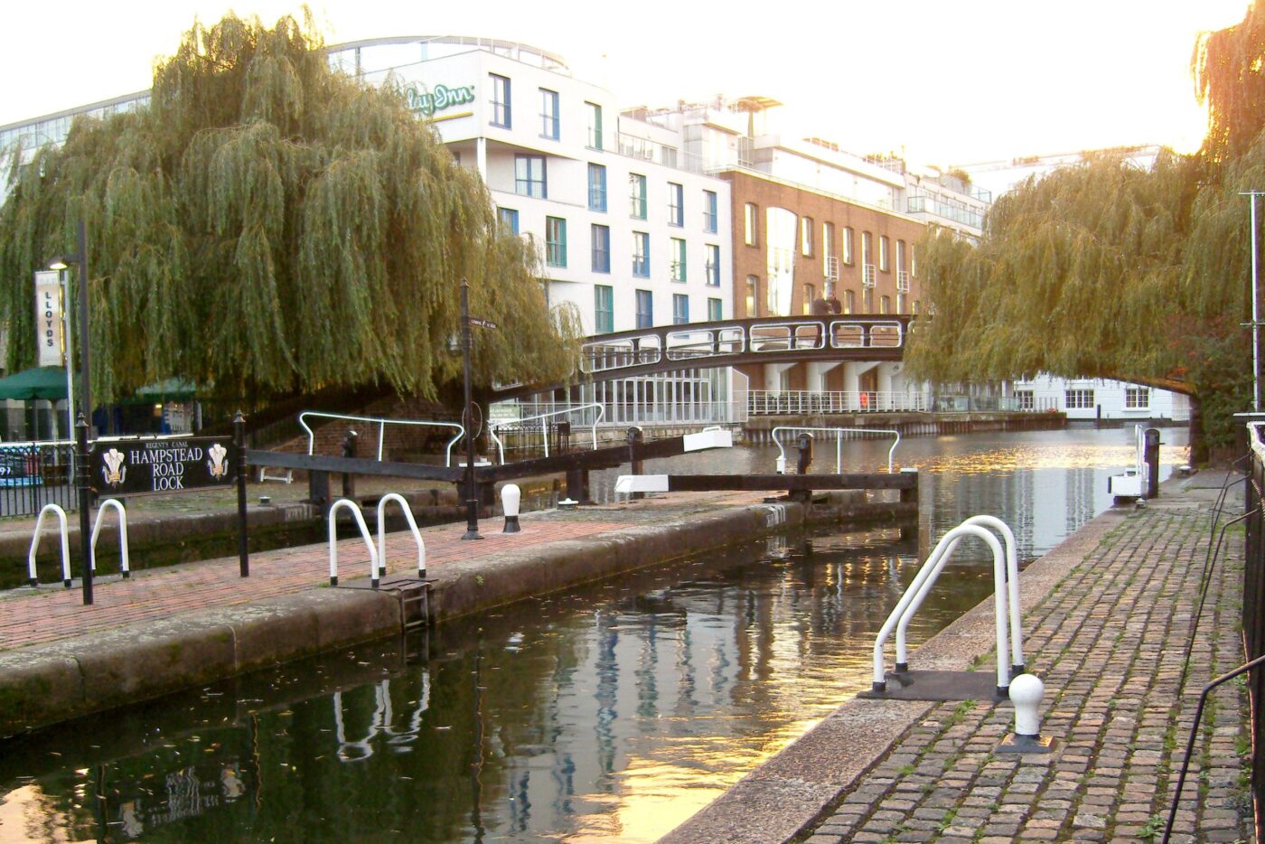 Canal and river walks - The Inland Waterways Association
