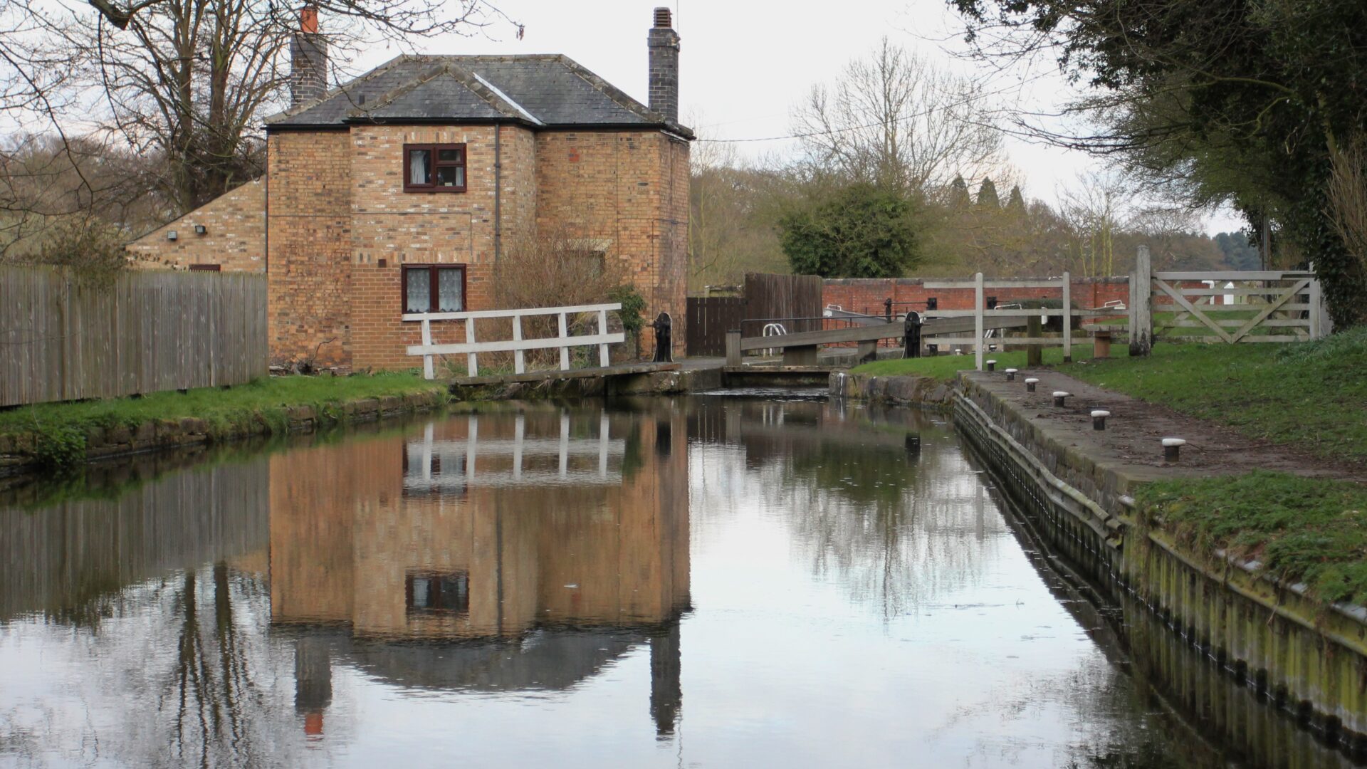 Tapton Lock, Chesterfield Canal - The Inland Waterways Association