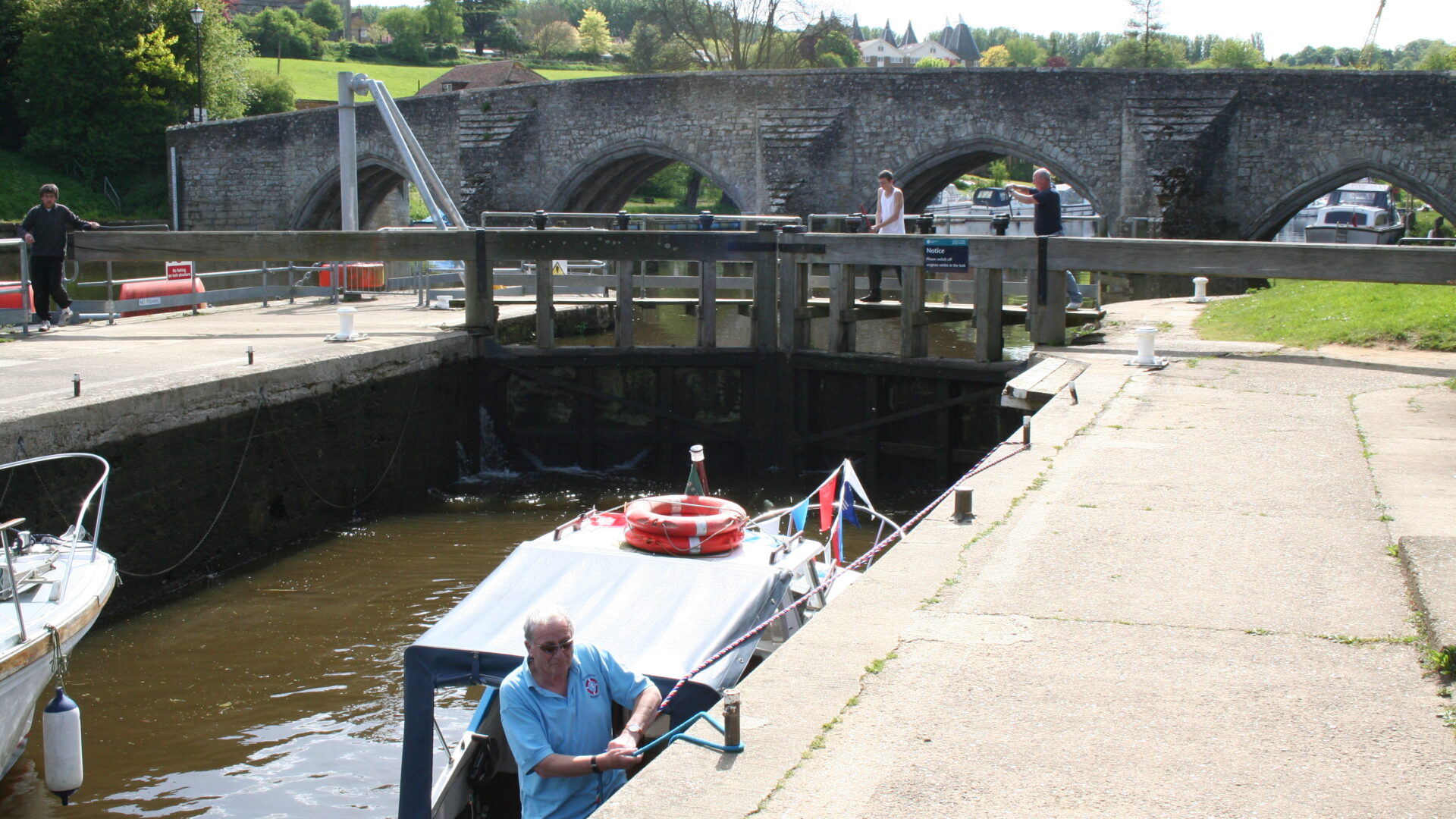 Tonbridge Rail Bridge, River Medway - The Inland Waterways Association