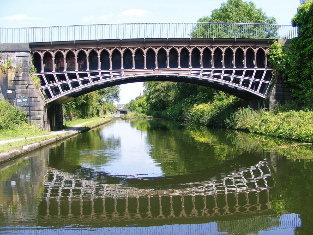 Aqueducts where one waterway crosses another - Inland Waterways