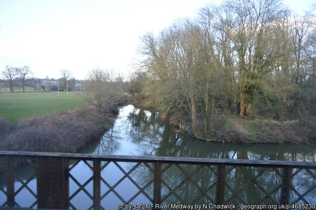 Tonbridge Rail Bridge, River Medway - The Inland Waterways Association
